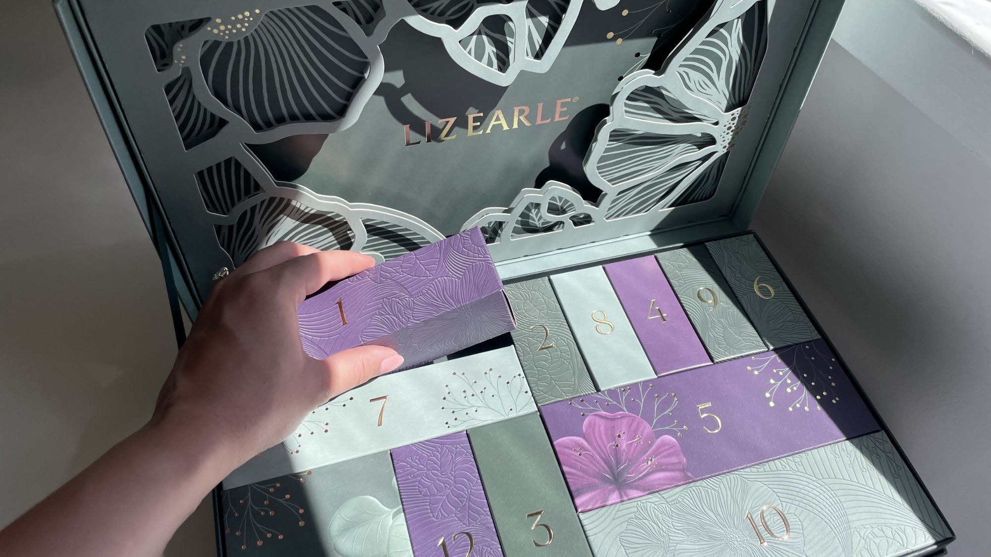 Liz Earle Beauty Advent Calendar 2024: Reviewed By An Editor | Marie ...