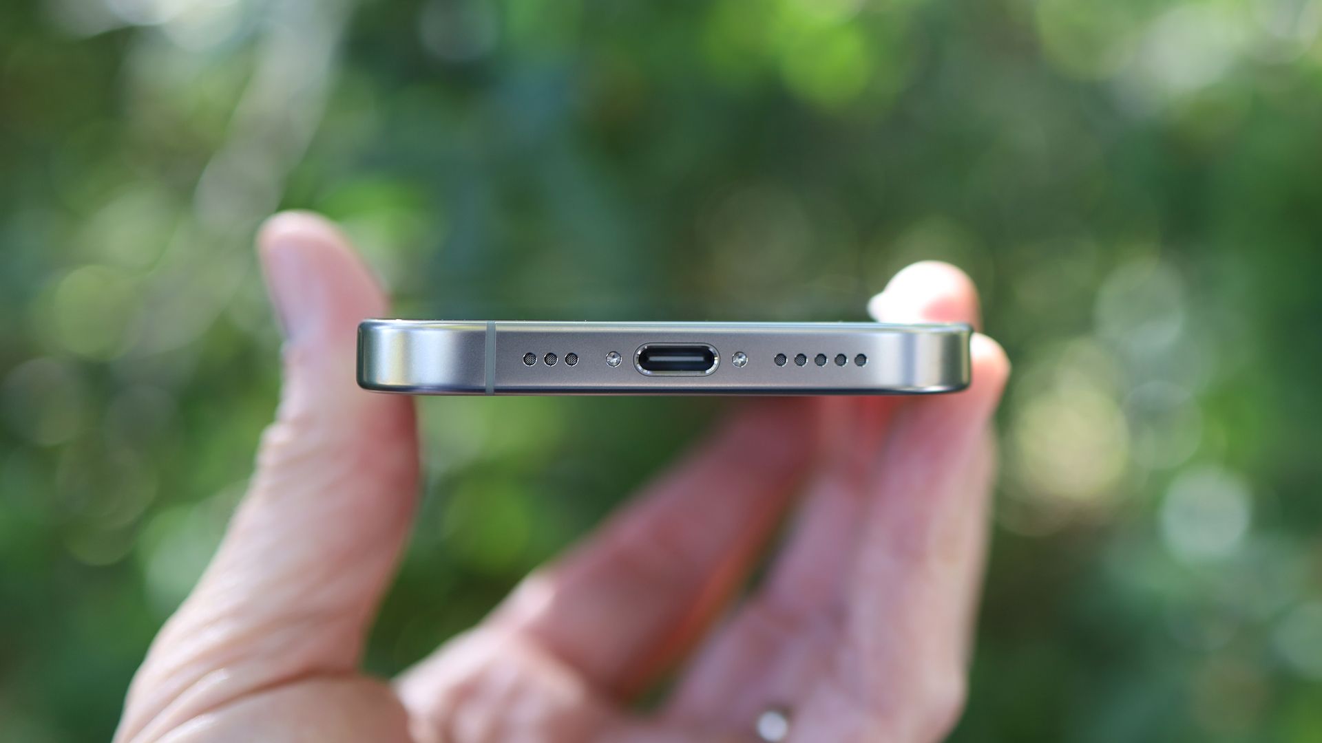 Leaked iPhone 17 schematics show the Apple phones could be getting a ...