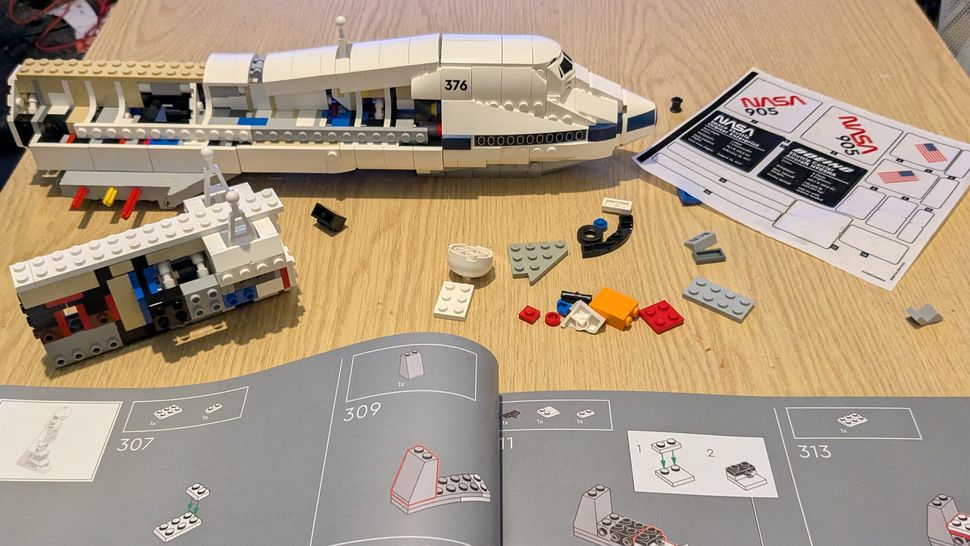 Lego Icons Shuttle Carrier Aircraft review | Space