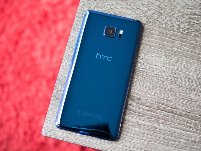 HTC U Ultra review: A beautiful group of questionable decisions ...