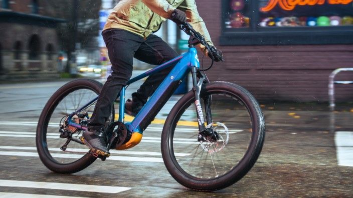 Diamondback launches seriously fast new e-bikes for road and gravel ...