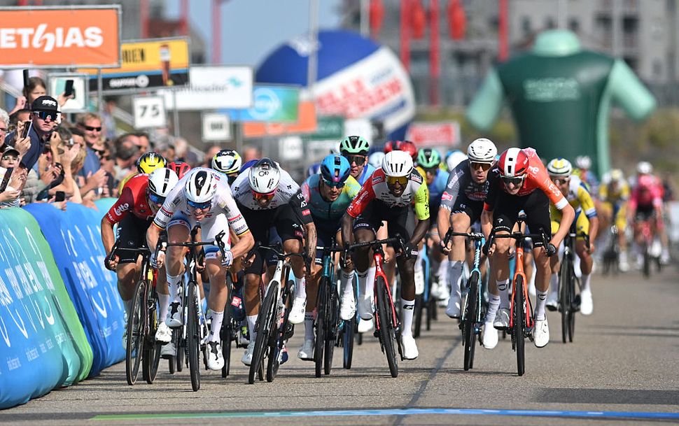 Renewi Tour stage 1: Tim Merlier fastest in bunch kick to win opening ...
