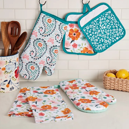 How Dolly Parton is bringing 'country charm' to our kitchens | Homes ...