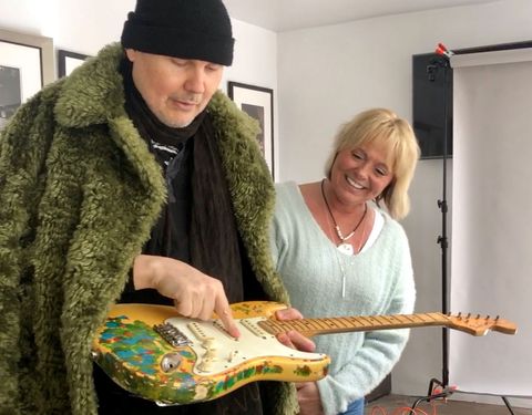 Billy Corgan reunites with stolen Gish-era Strat after 27 years ...