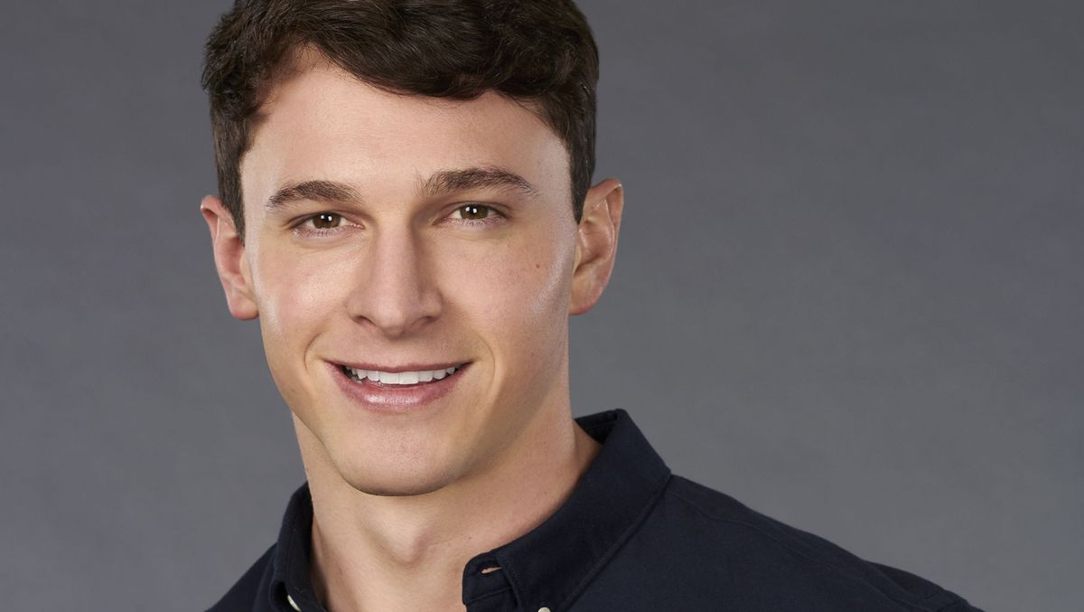 Who Is Connor Saeli, on 'The Bachelorette,' Who Wrote Notes to Hannah ...