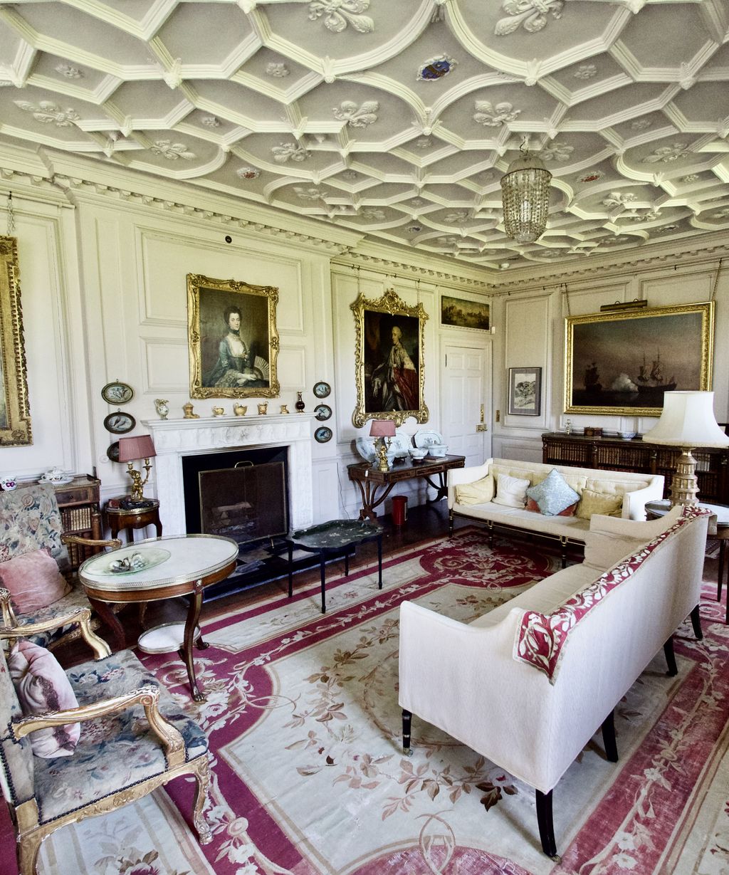 Inside Mapperton: The American Viscountess Julie Montagu's stately home ...