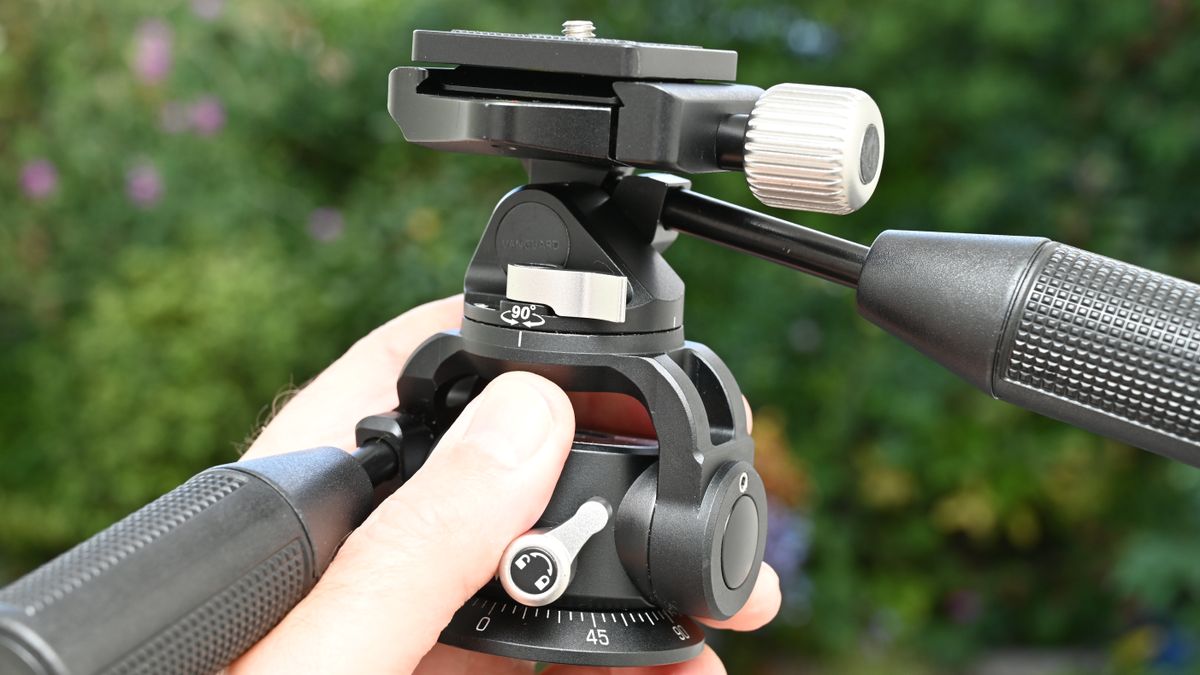 Vanguard VEO PH-38S 3-way pan head review: a new twist on 3-way tripod ...