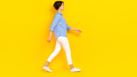 “Everybody walks wrong” – This walking expert gives four tips to help ...