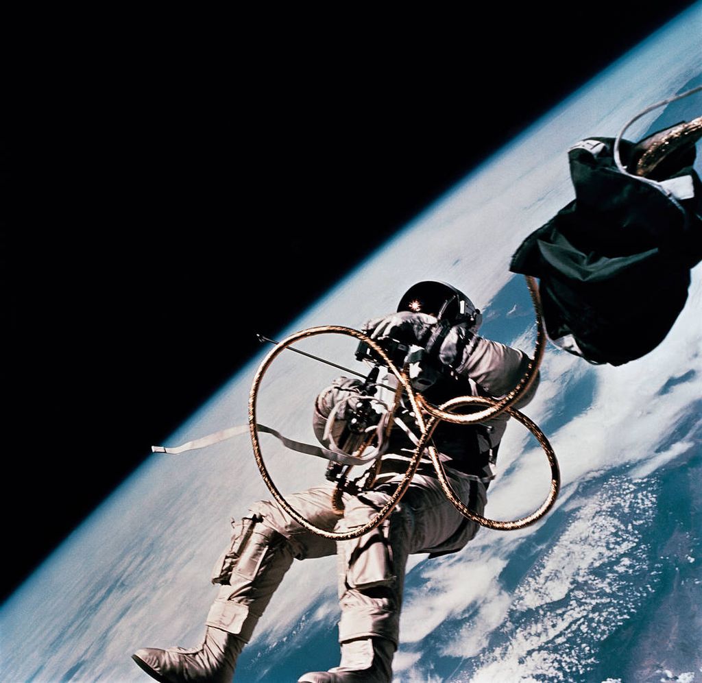 The 1st American Spacewalk in NASA Photos | Space