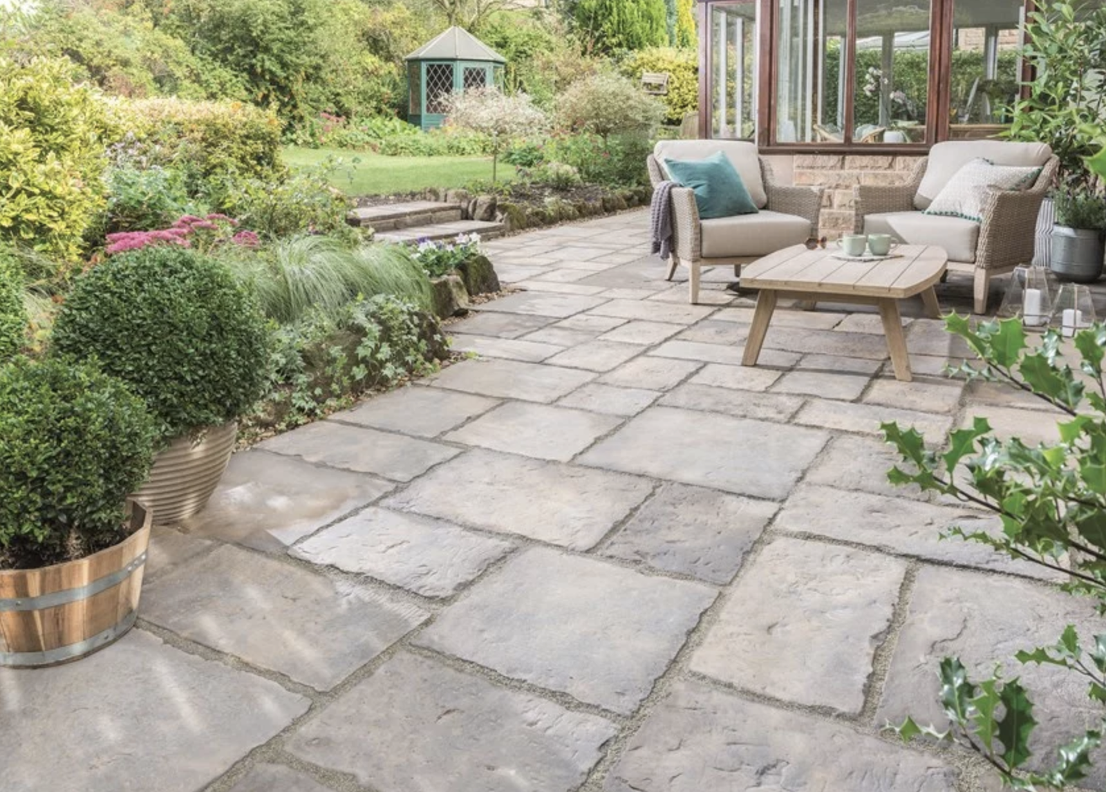 How to lay a patio yourself – prepare the ground for pavers, using ...