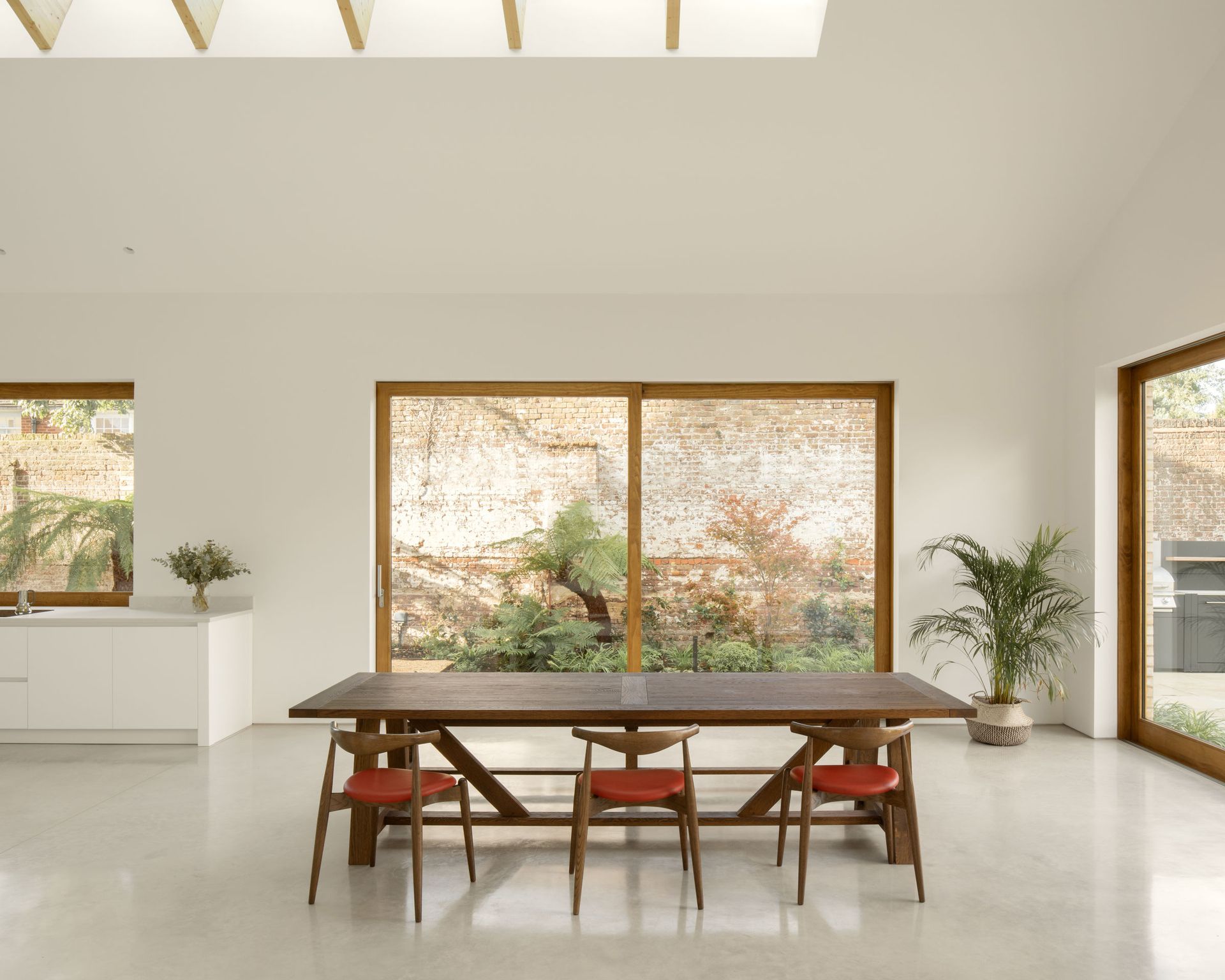 Timber-framed Wimbledon house is a minimalist, low-energy affair ...