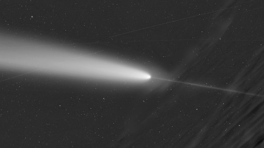 Rare illusion gives 'once-in-a-lifetime' comet a seemingly impossible ...