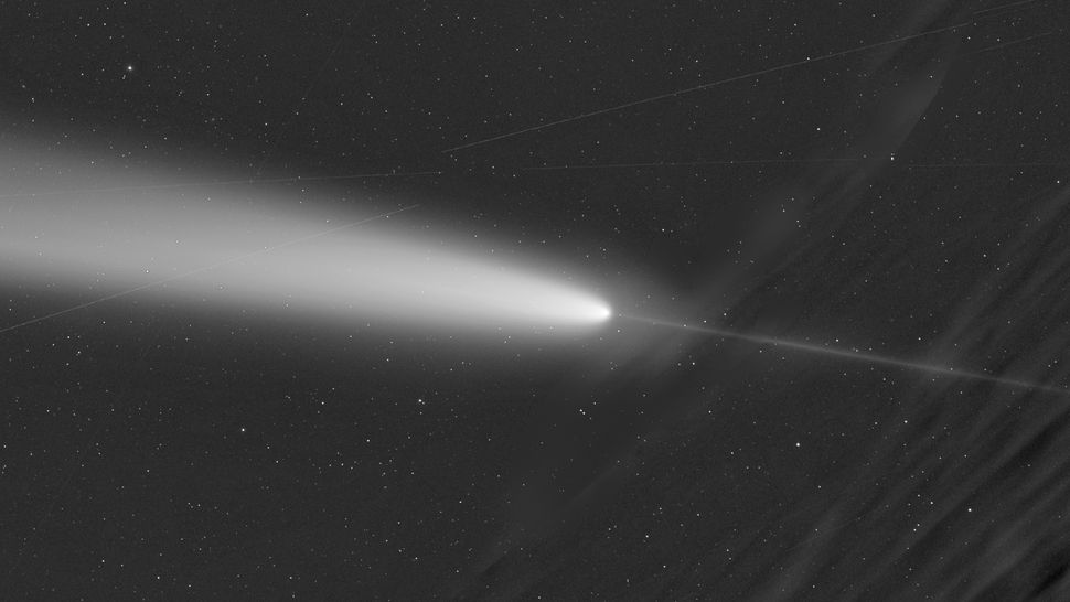 Rare illusion gives 'once-in-a-lifetime' comet a seemingly impossible ...