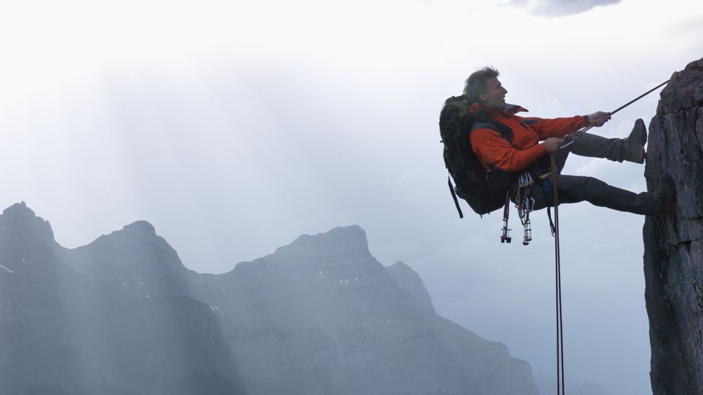 What is rappelling? Our expert guide to the abseil | Advnture