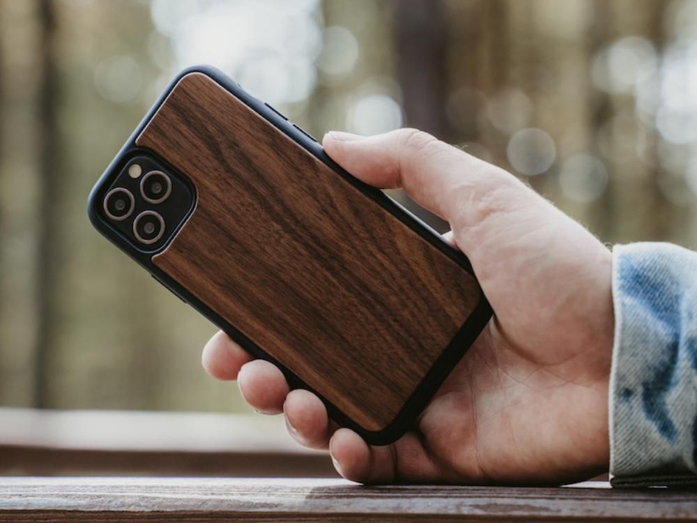 Mous Limitless 3.0 Walnut Case review: High-end style meets rugged ...