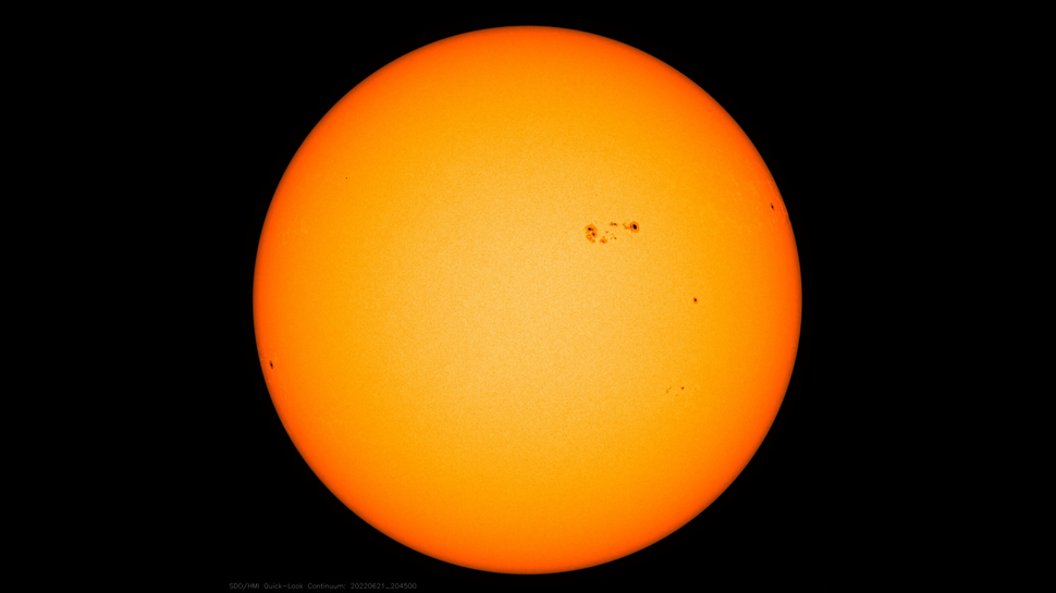 A giant sunspot the size of 3 Earths is facing us right now | Space