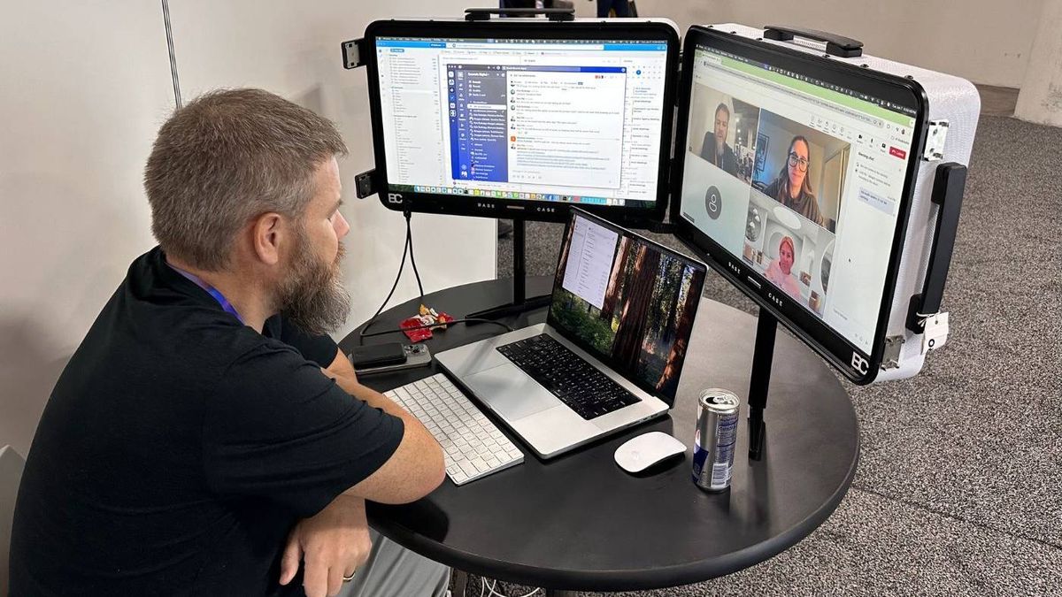 This suitcase transforms into a dual-display workstation — and I'm ...