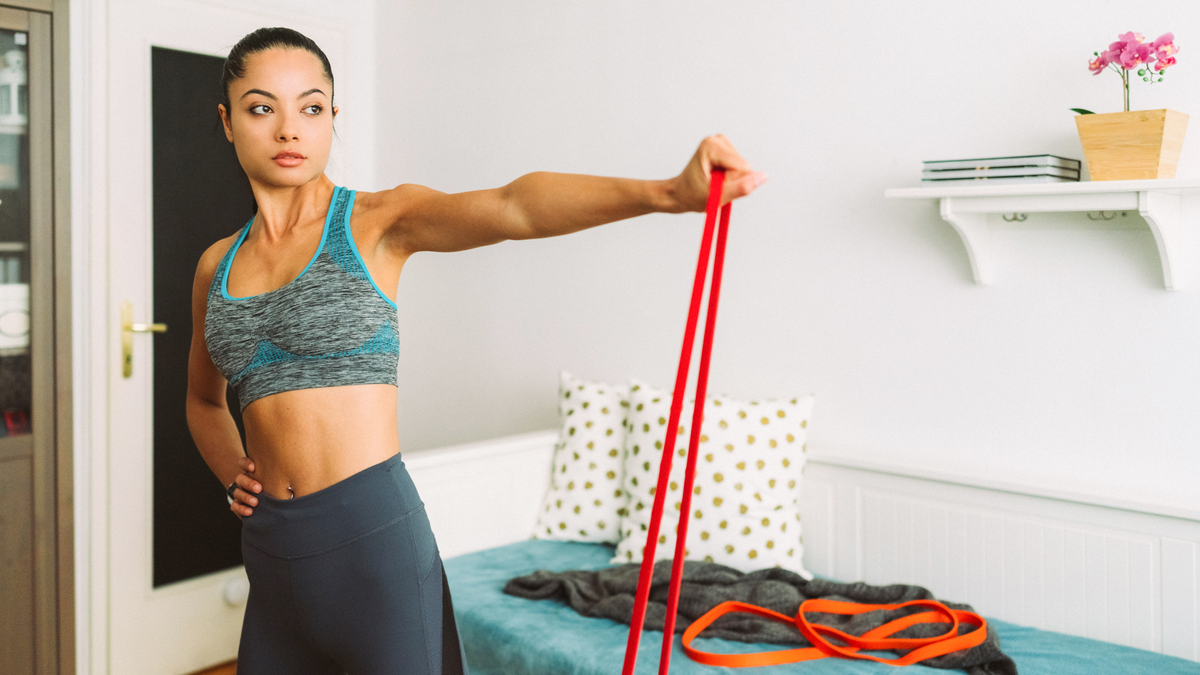 One resistance band and these five exercises for a strong upper body | T3