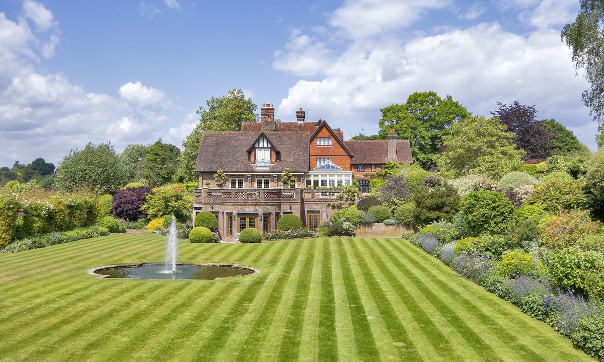 A delightful 16th century home with some of Kent's most beautiful ...