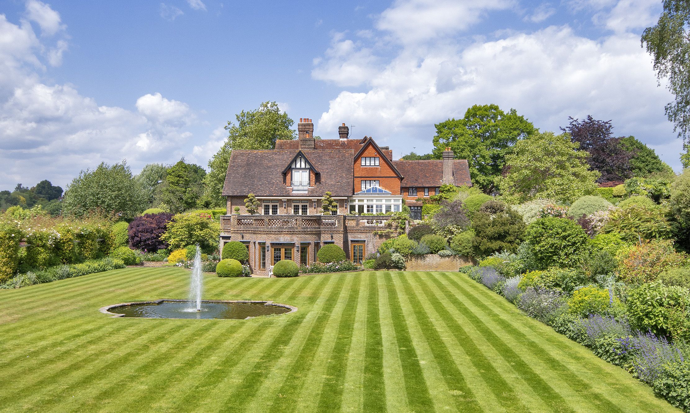 A delightful 16th century home with some of Kent's most beautiful ...