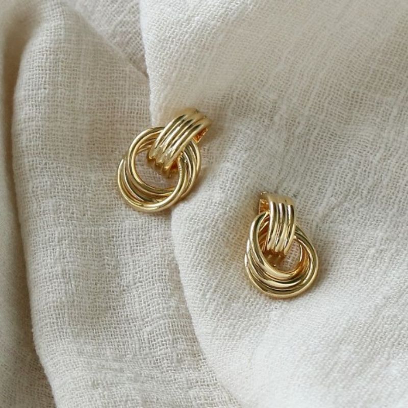 Here are all of Hailey Bieber's earrings—plus stylish dupes | My ...