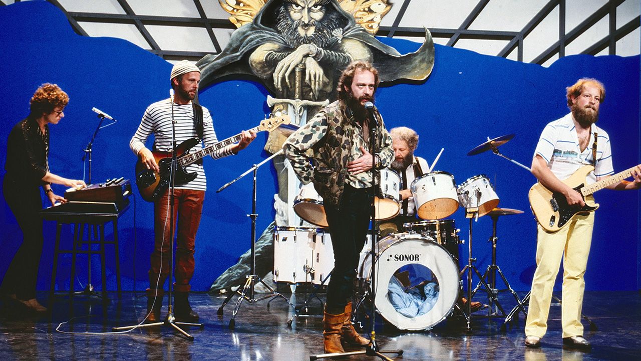 “The day I ask the audience to sing my songs I might as well go home ...