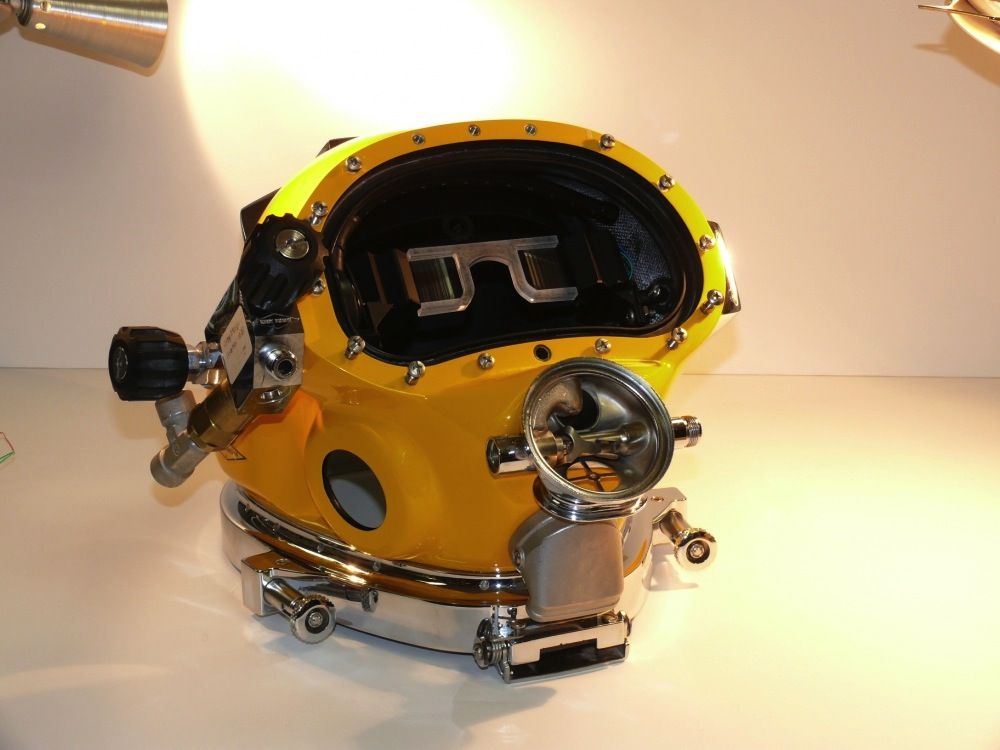 Augmented-Reality Diving Helmets Join the US Navy | Live Science