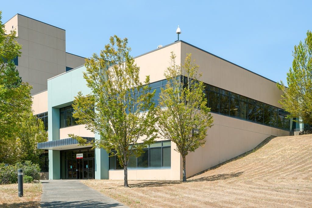 Now's Your Chance to Buy SK Hynix's Old Chip Fab in Oregon: Auction ...