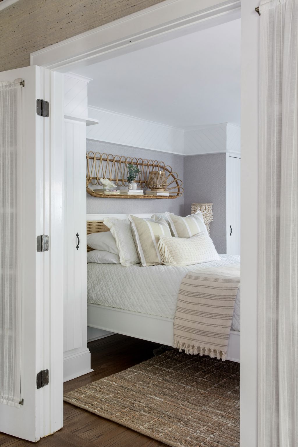 Overbed storage ideas – ways to boost bedroom stash space | Homes and ...