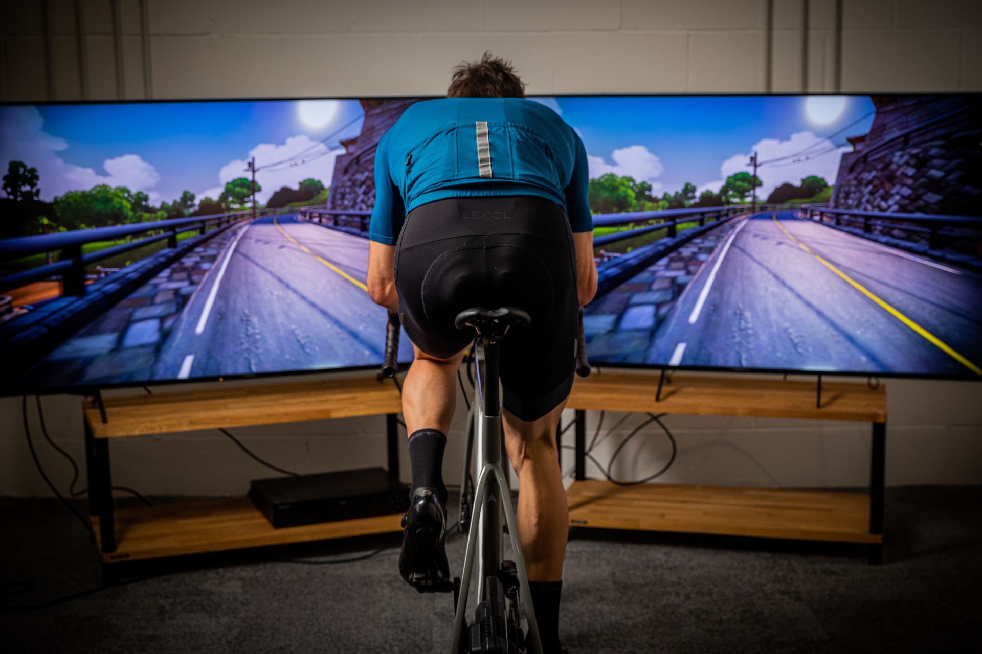 Zwift versus TrainerRoad: which indoor cycling training app is right ...