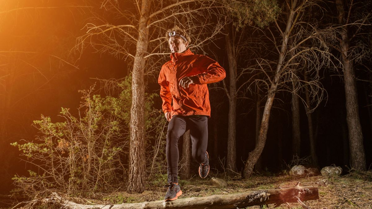Why you should try running with a headlamp | Advnture