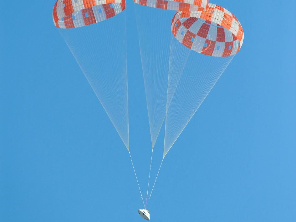 NASA Tests Orion Spaceship's Parachutes with Mock Glitch | Space