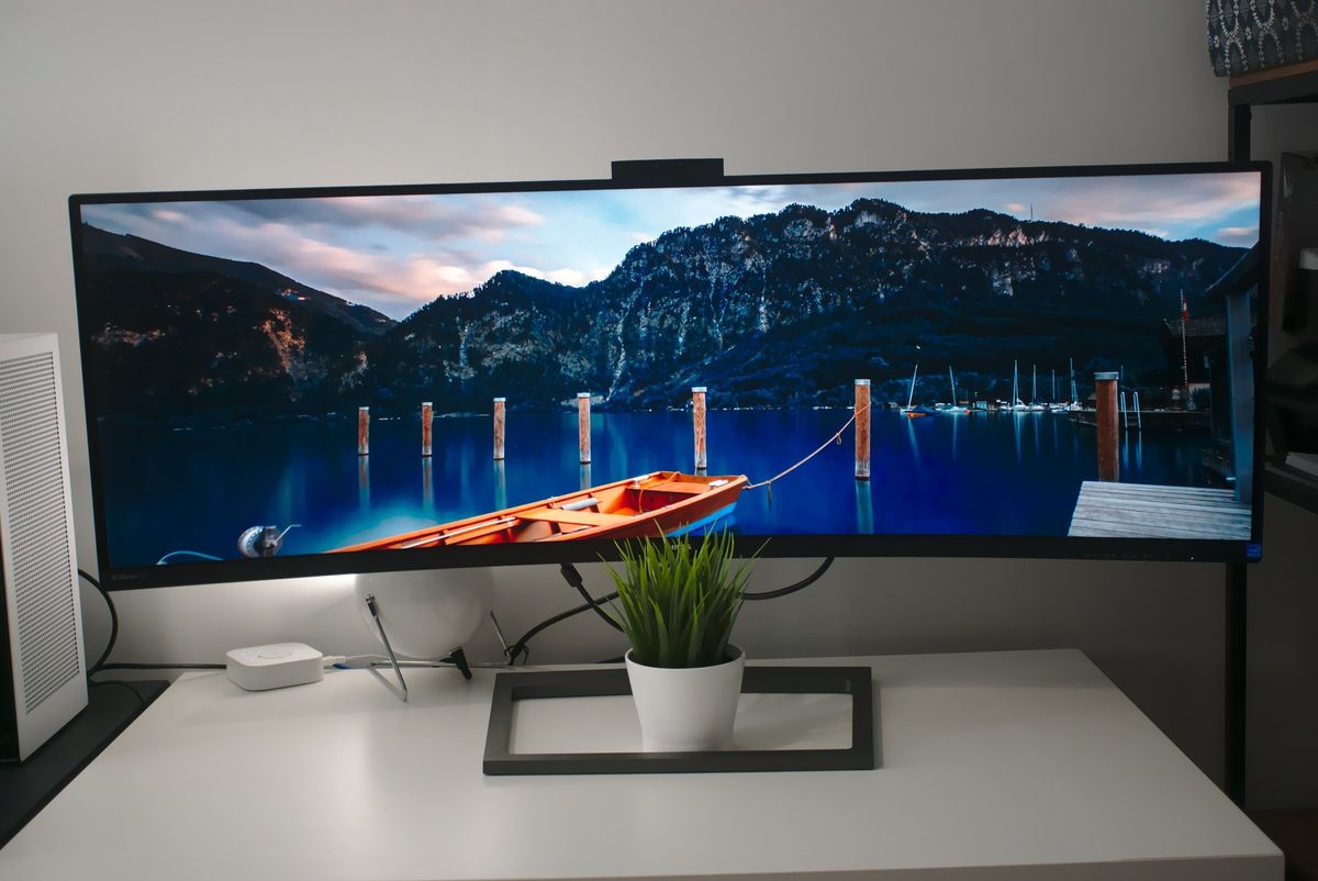Philips Brilliance 439P9H display review: Replace your dual-screen ...