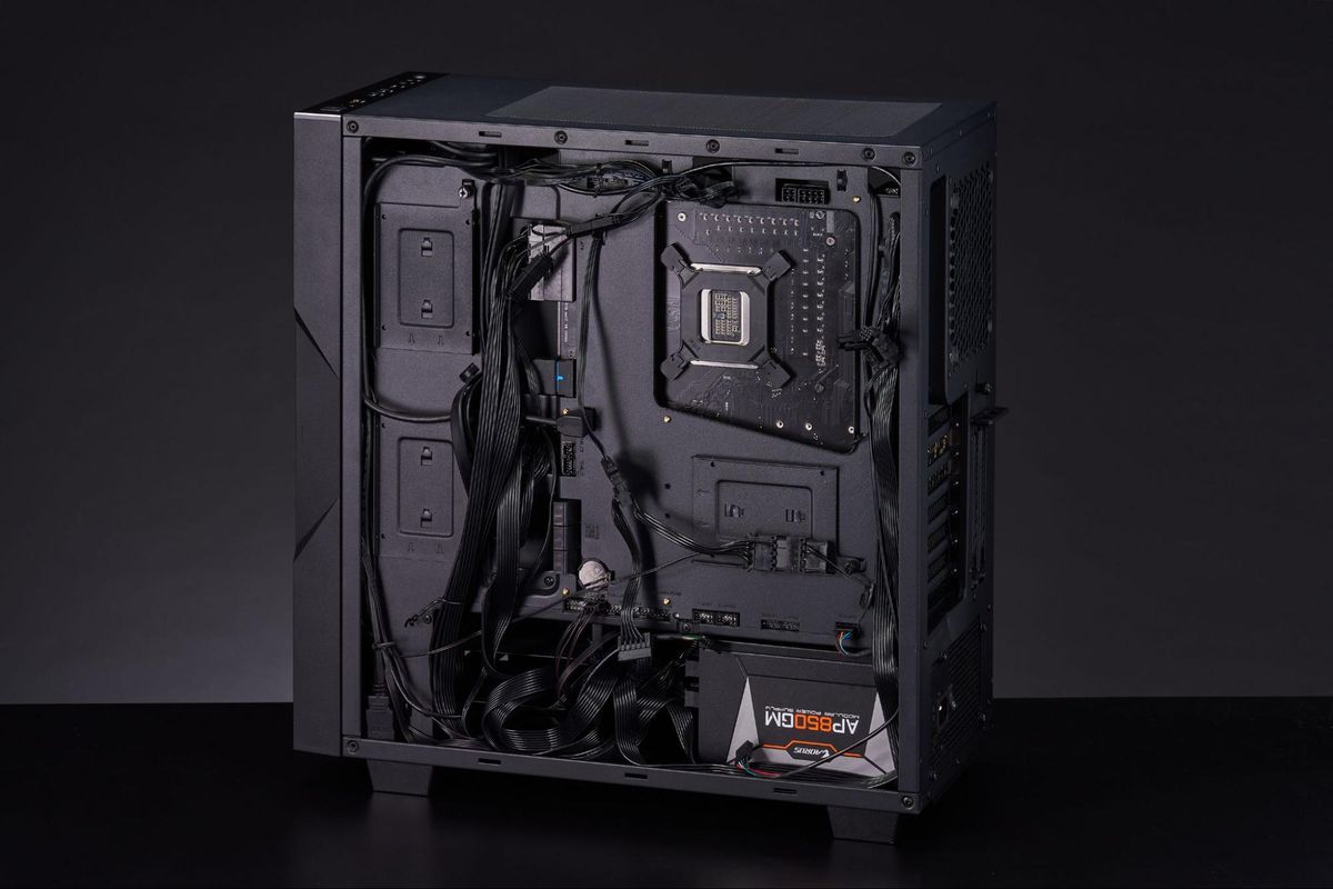Gigabyte and Maingear's Project Stealth Hides All of the Cables in Your ...