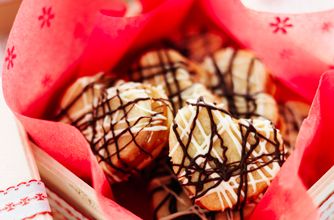 Kirstie Allsopp's loveheart millionaire's shortbreads | Dessert Recipes ...