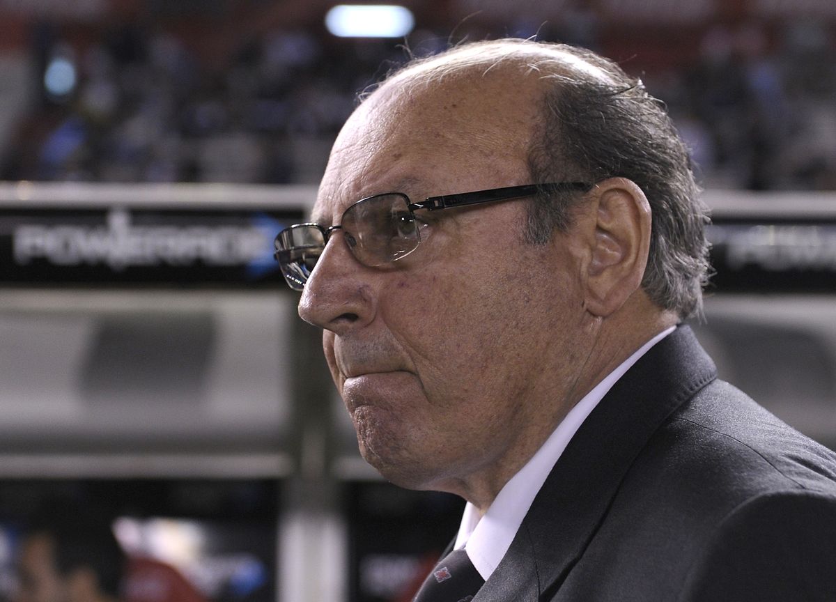 Markarian quits Peru after World Cup failure | FourFourTwo