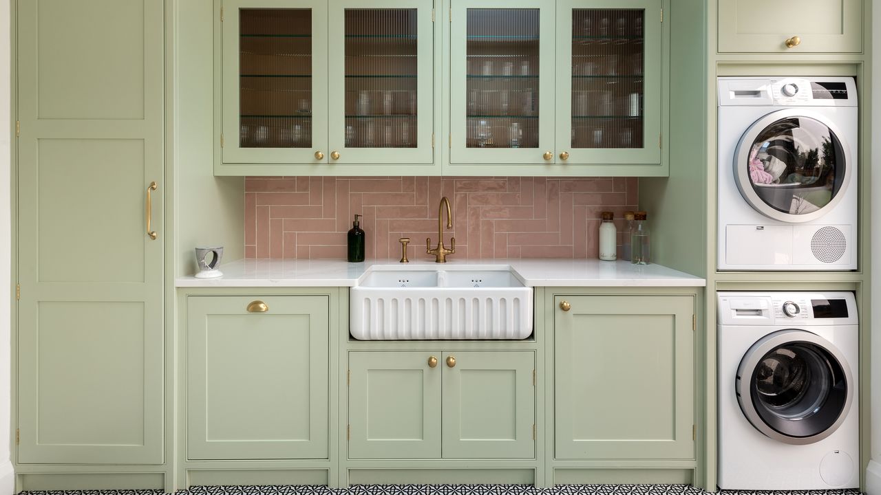 5 Ways to Make a Washer and Dryer Work in a Kitchen | Livingetc