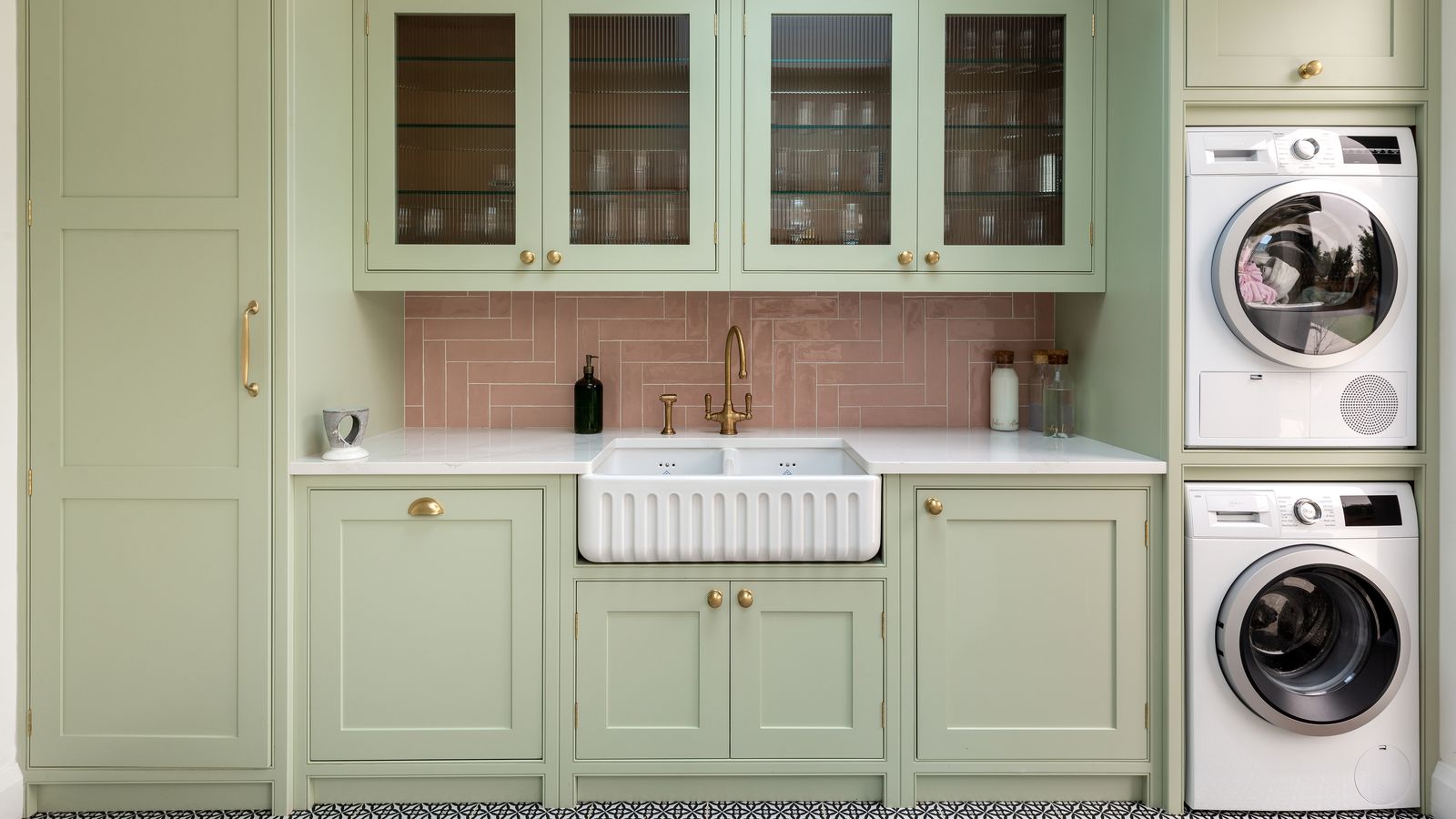 5 Ways to Make a Washer and Dryer Work in a Kitchen | Livingetc
