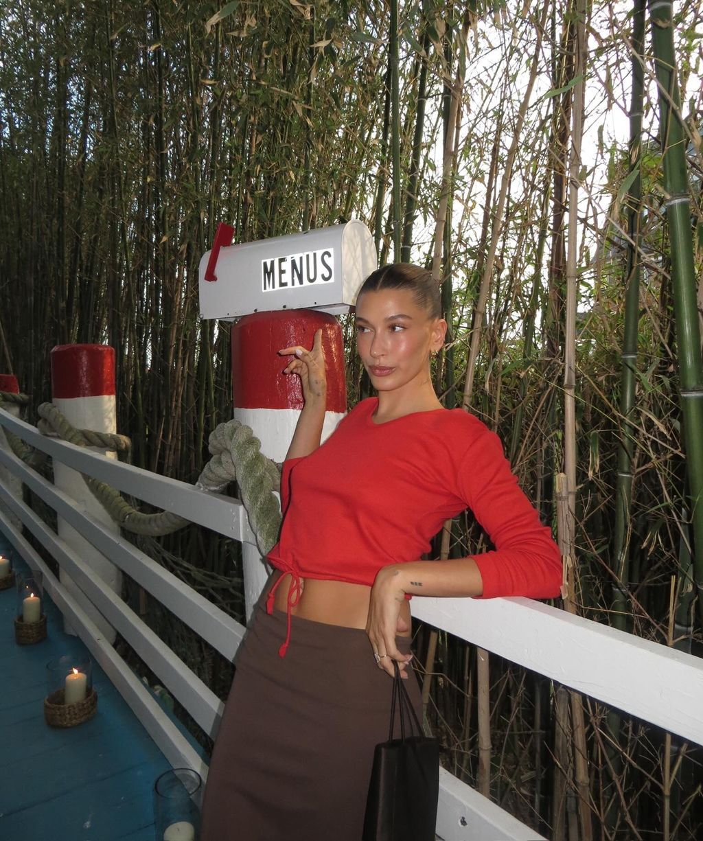 Hailey Bieber Wore the Summer Color That Looks Chicest With Brown | Who ...