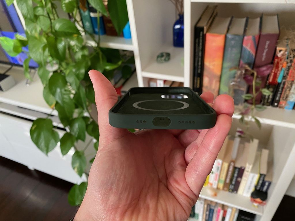 Hands-on with Apple's new MagSafe iPhone 12 case and MagSafe charger ...