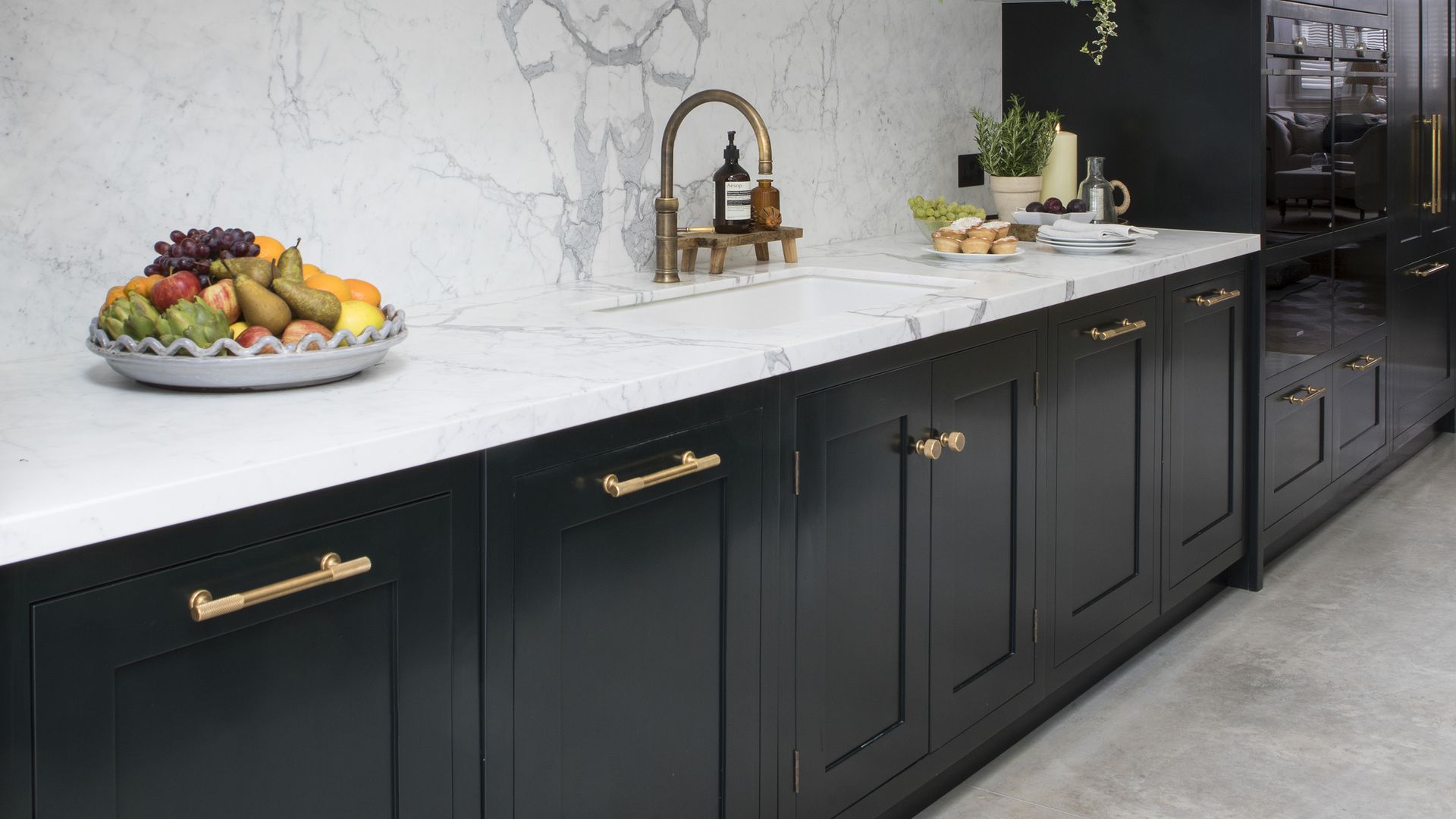 Where is the best place to position kitchen cabinet handles? | Ideal Home