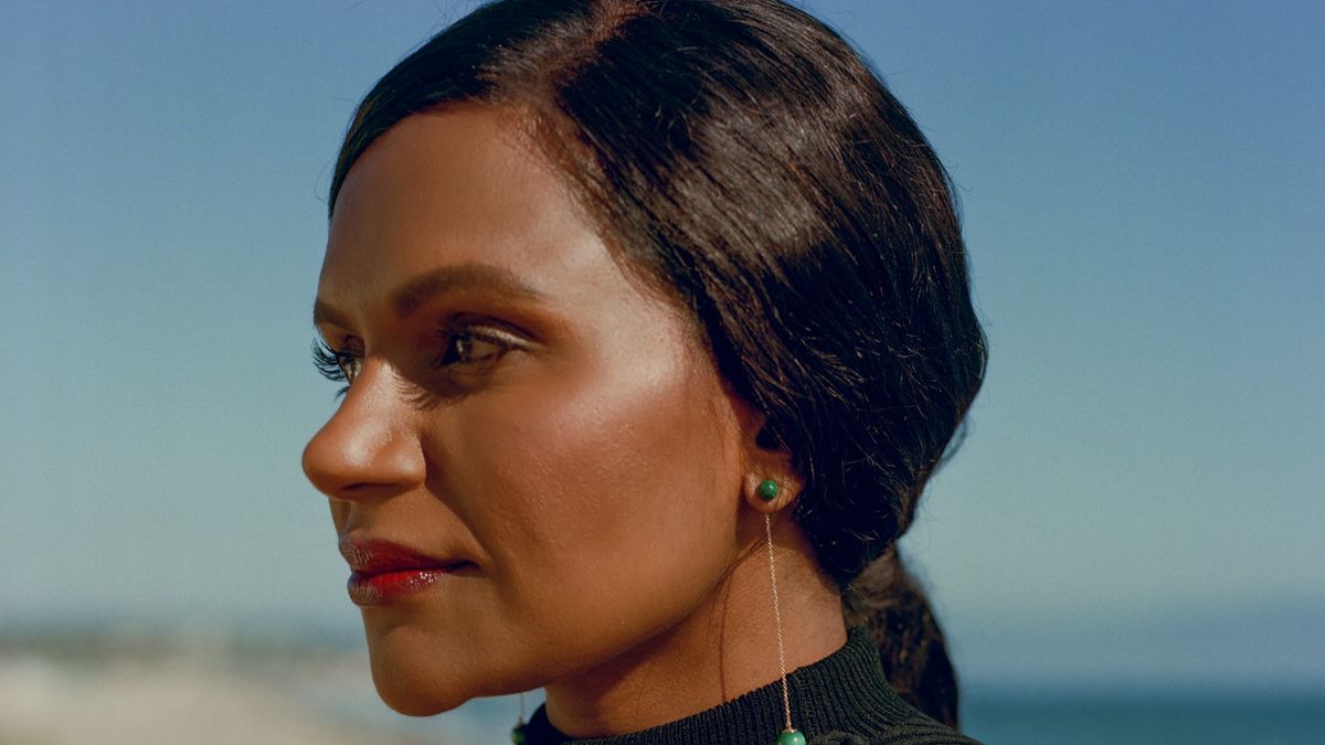 Mindy Kaling’s Glow Comes Courtesy of Live Tinted Makeup | Marie Claire