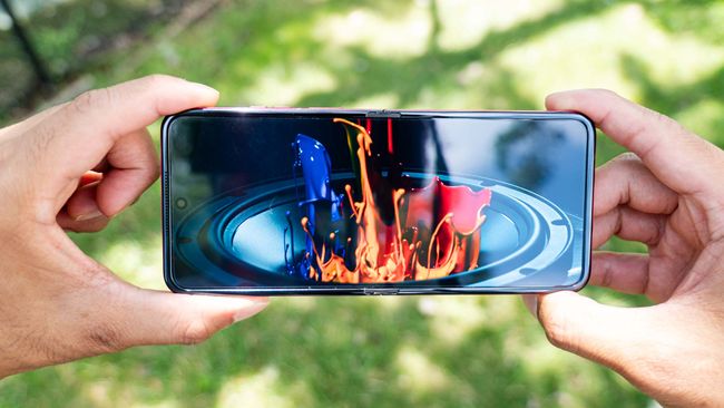 Motorola Razr Plus 2024 review: bigger and better in (almost) every way ...