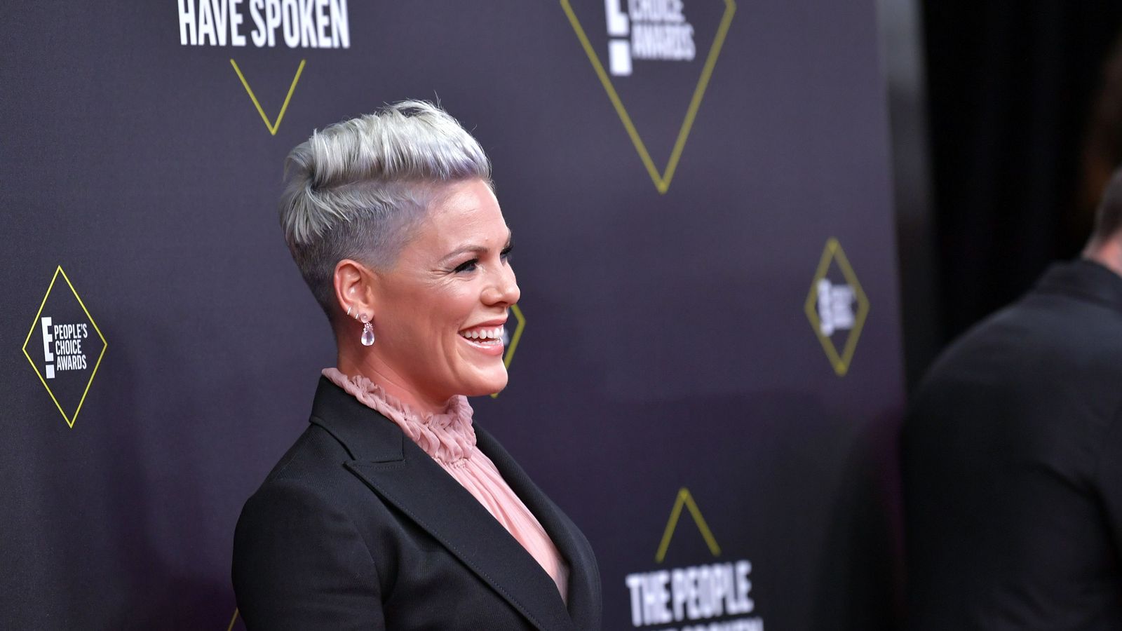 Pink Buzzed Off Her Hair In a Fun Throwback to Her Early Style | Marie ...
