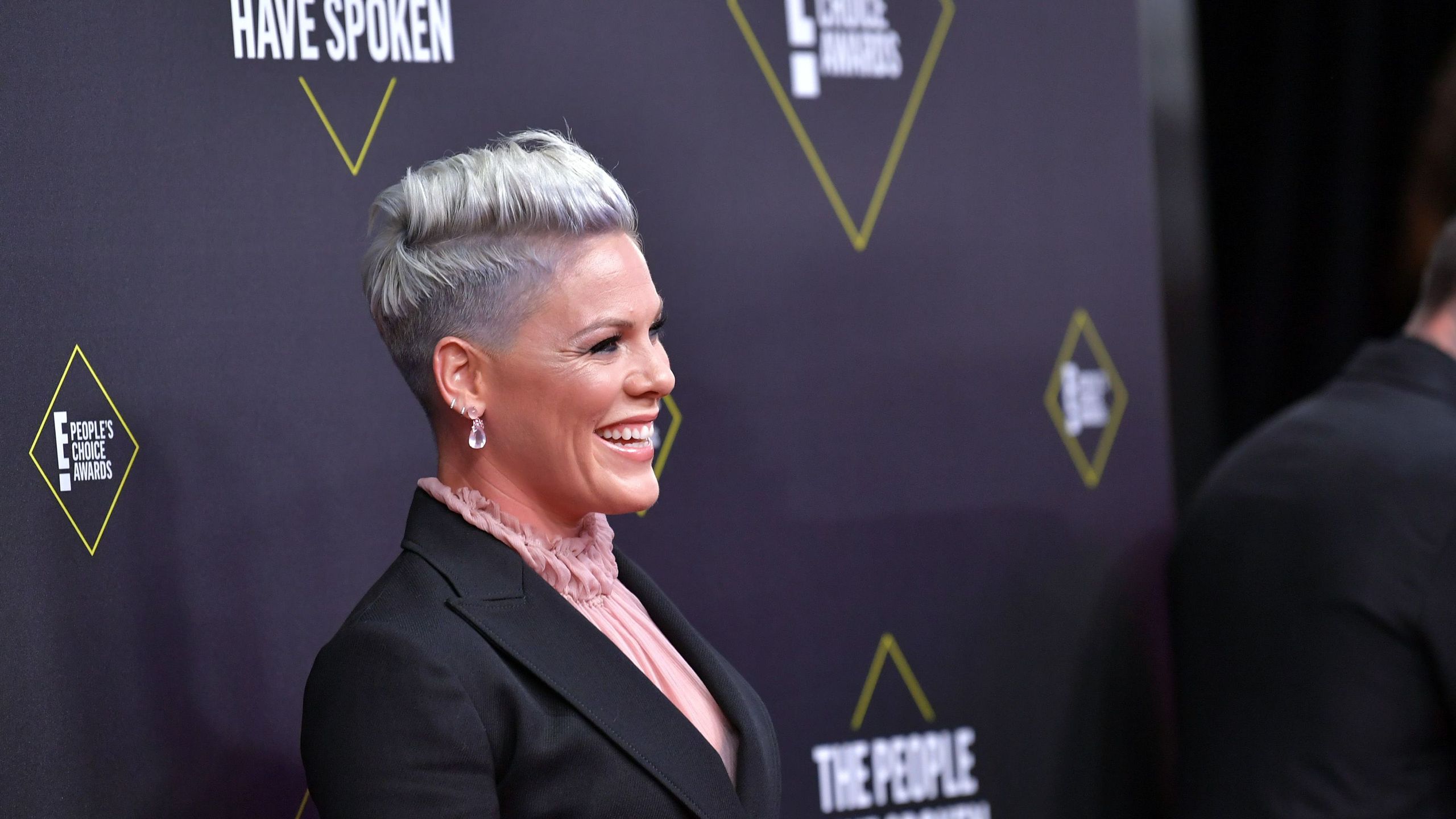 Pink Buzzed Off Her Hair In a Fun Throwback to Her Early Style | Marie ...