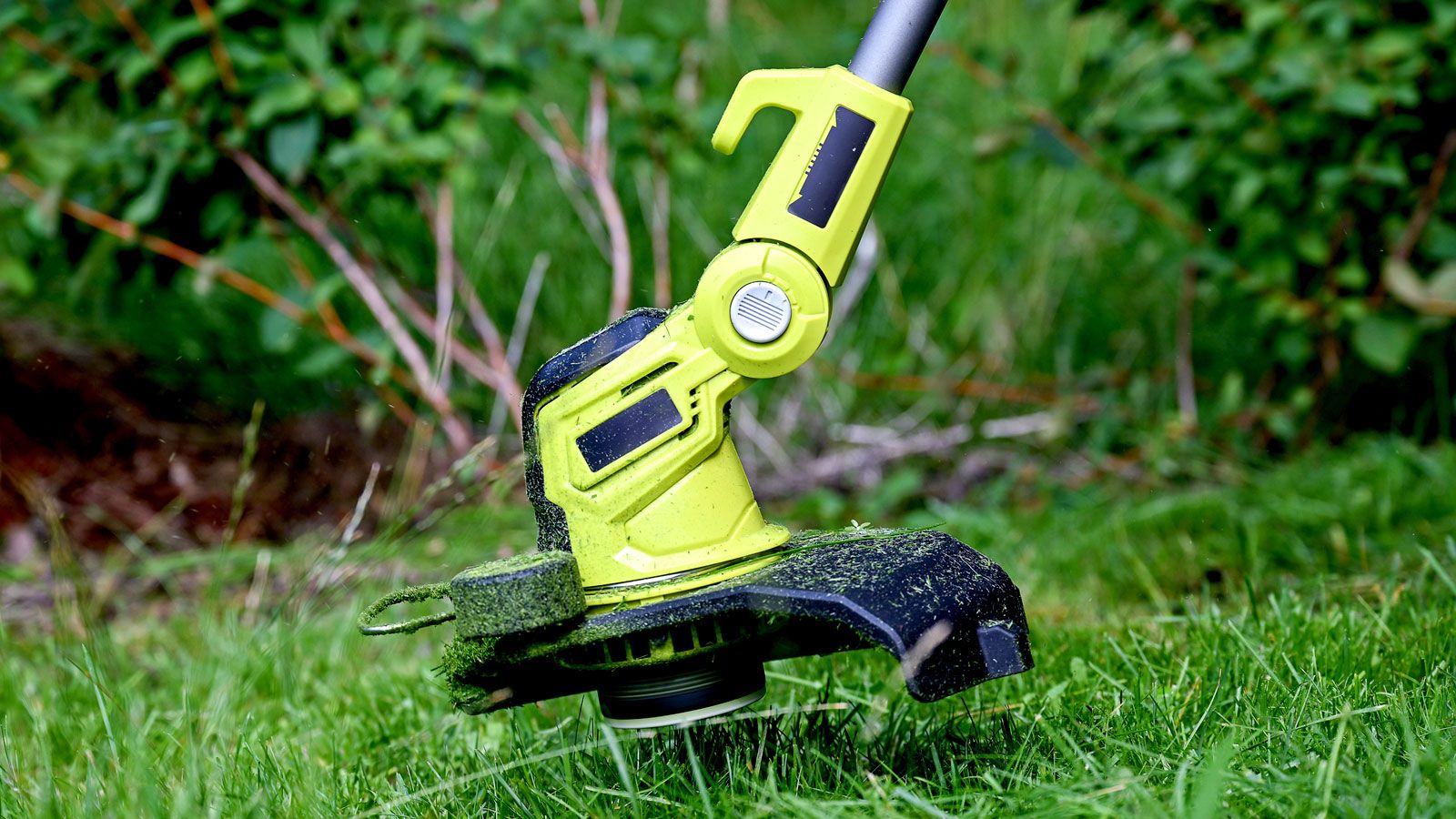 The best cordless strimmers to tidy up your lawn in no time | Homebuilding