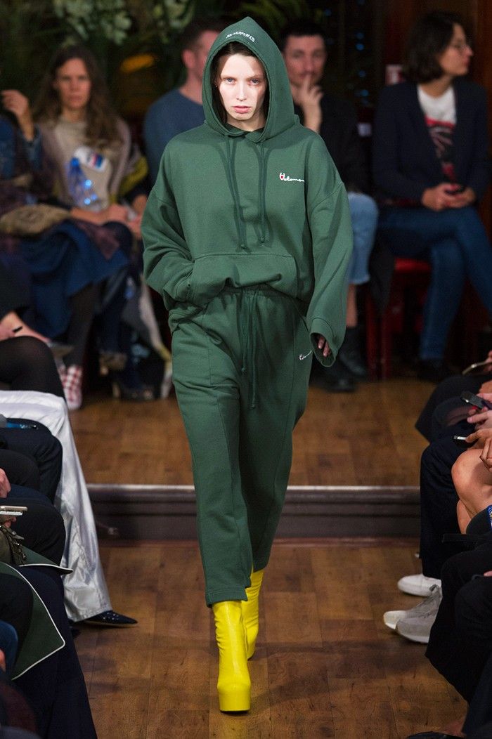 Runway Proof That the 2000s Are Back | Who What Wear