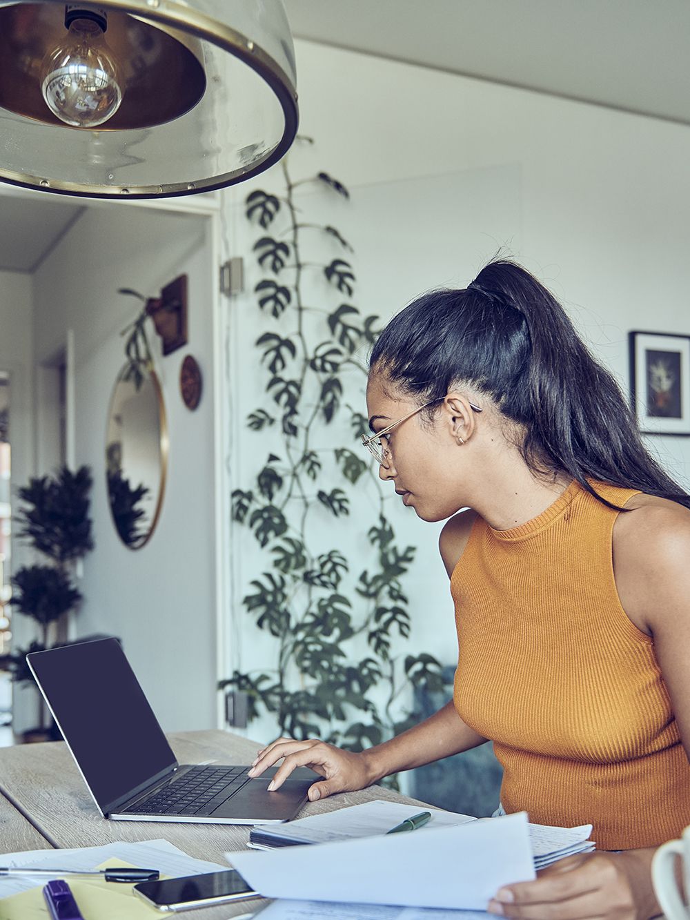 The Real Reason You Can't Stop Cracking Your Knuckles | Who What Wear