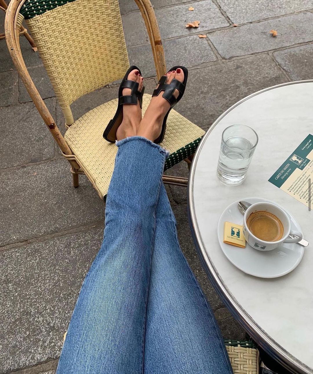 The Hermès Oran Sandals Minimalists Have Worn for Years | Who What Wear UK
