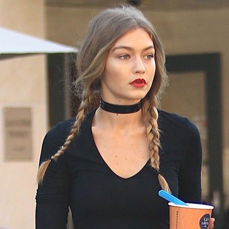 Gigi Hadid's Mini Purse Will Go With Everything | Who What Wear